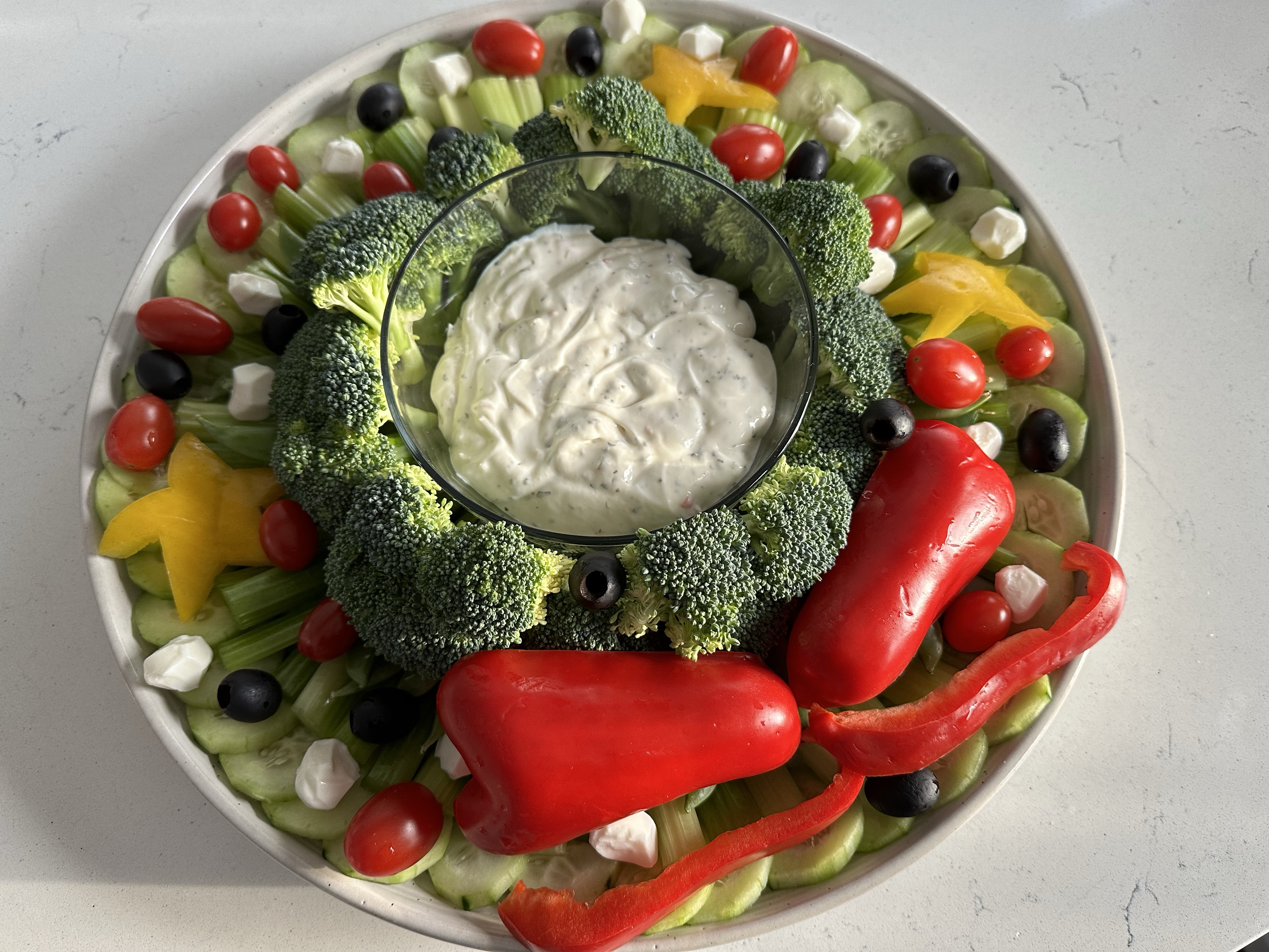 Easy Wreath Vegetable Tray – The Engineered Mama